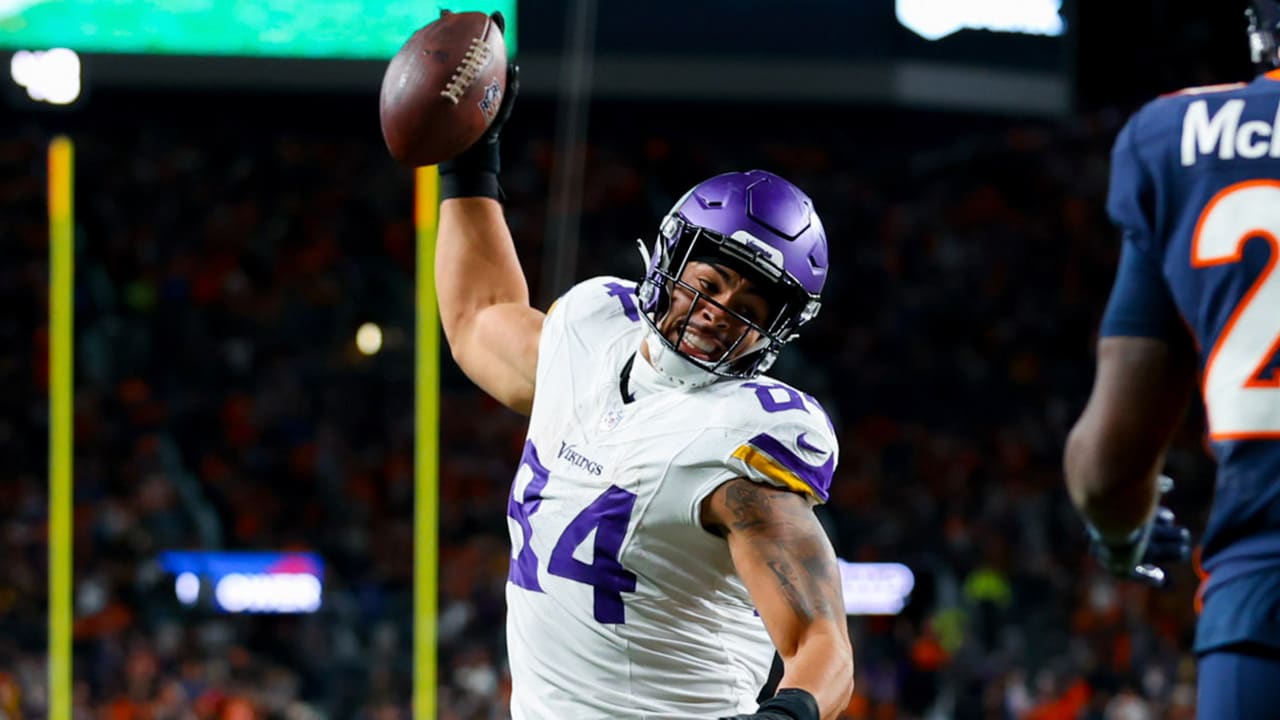 Dobbs Scrambles and Finds Oliver For A Vikings Touchdown