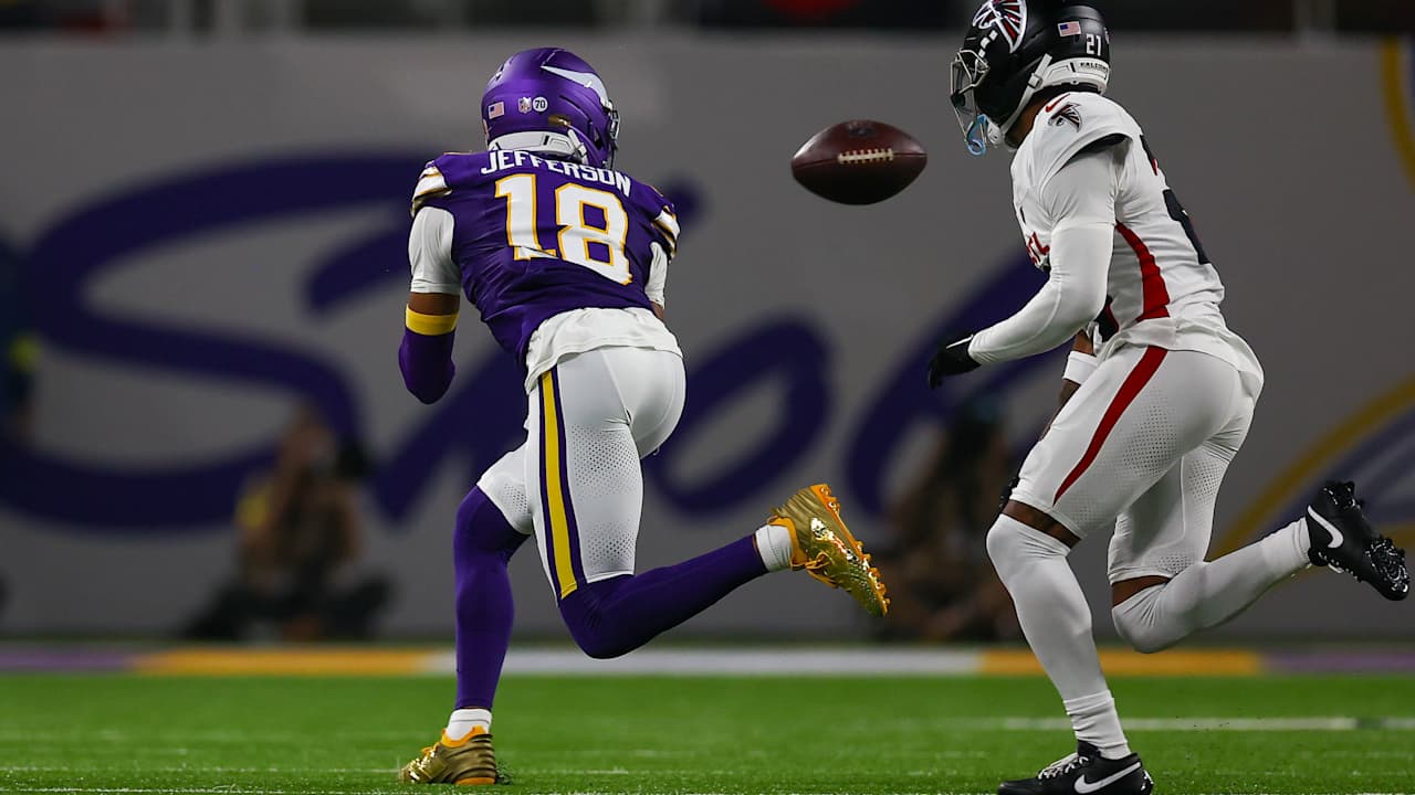 Justin Jefferson Ties Larry Fitzgerald as NFL’s Youngest with 500 ...