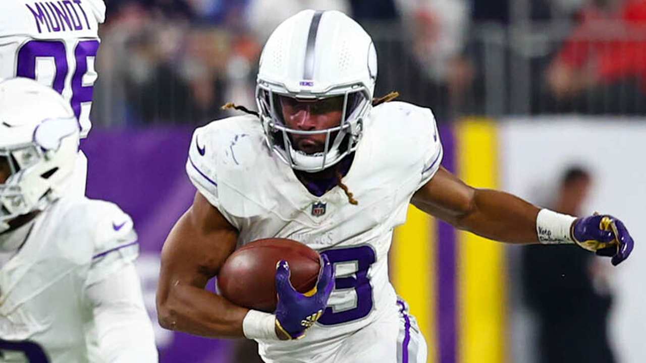 Aaron Jones' Best Plays From His 106-Yard Game vs. Chicago