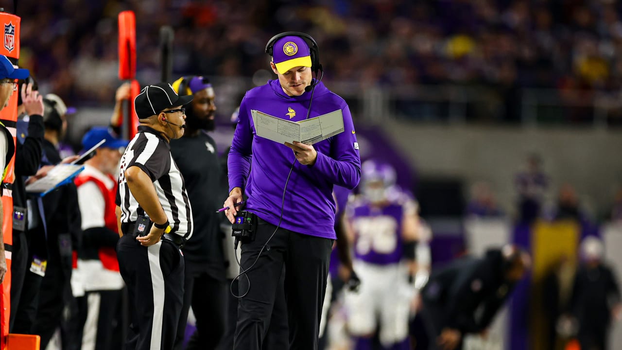 O’Connell Describes Quarterback Evaluation Plans at Vikings Bye