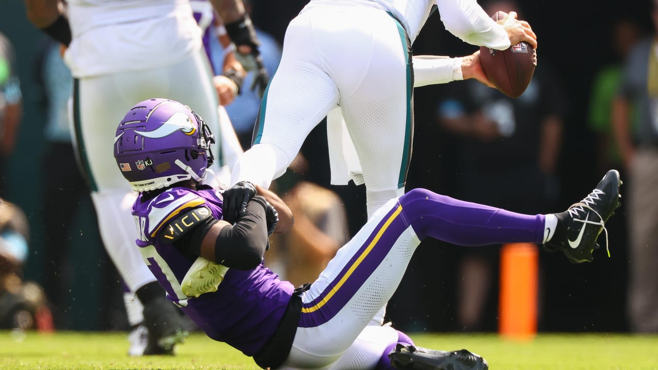 Vikings Defense Delivers Stops on 4th Downs & Forces 3 Takeaways at Eagles