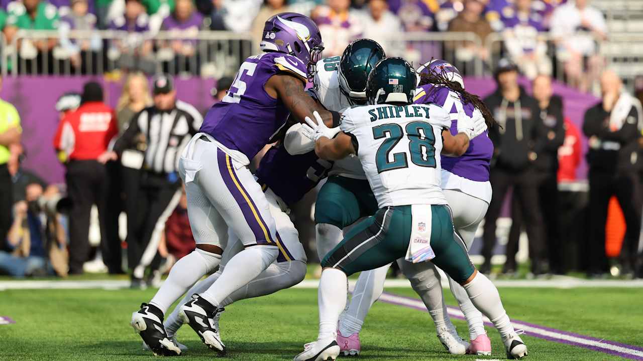 Vikings vs. Eagles Game Action Photos