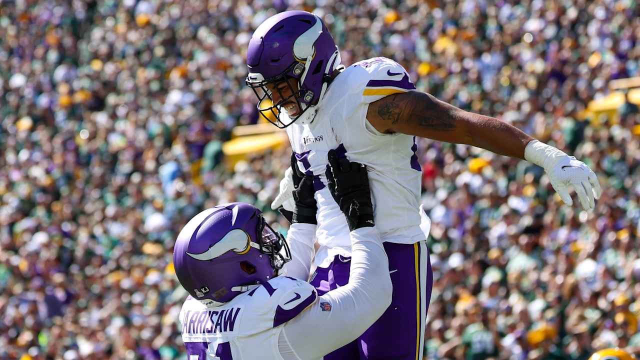 Darnold Hits Oliver For An Easy Vikings Touchdown