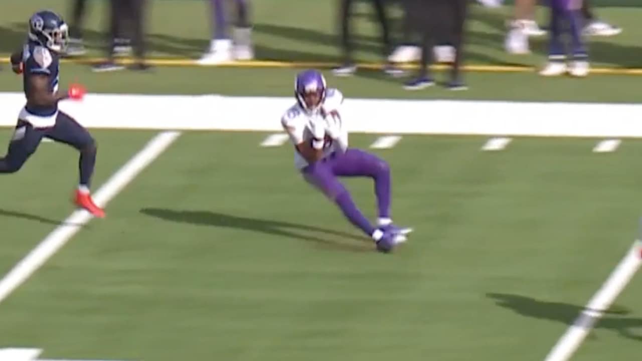 Jefferson Snags Darnold's 31-Yard Deep Ball