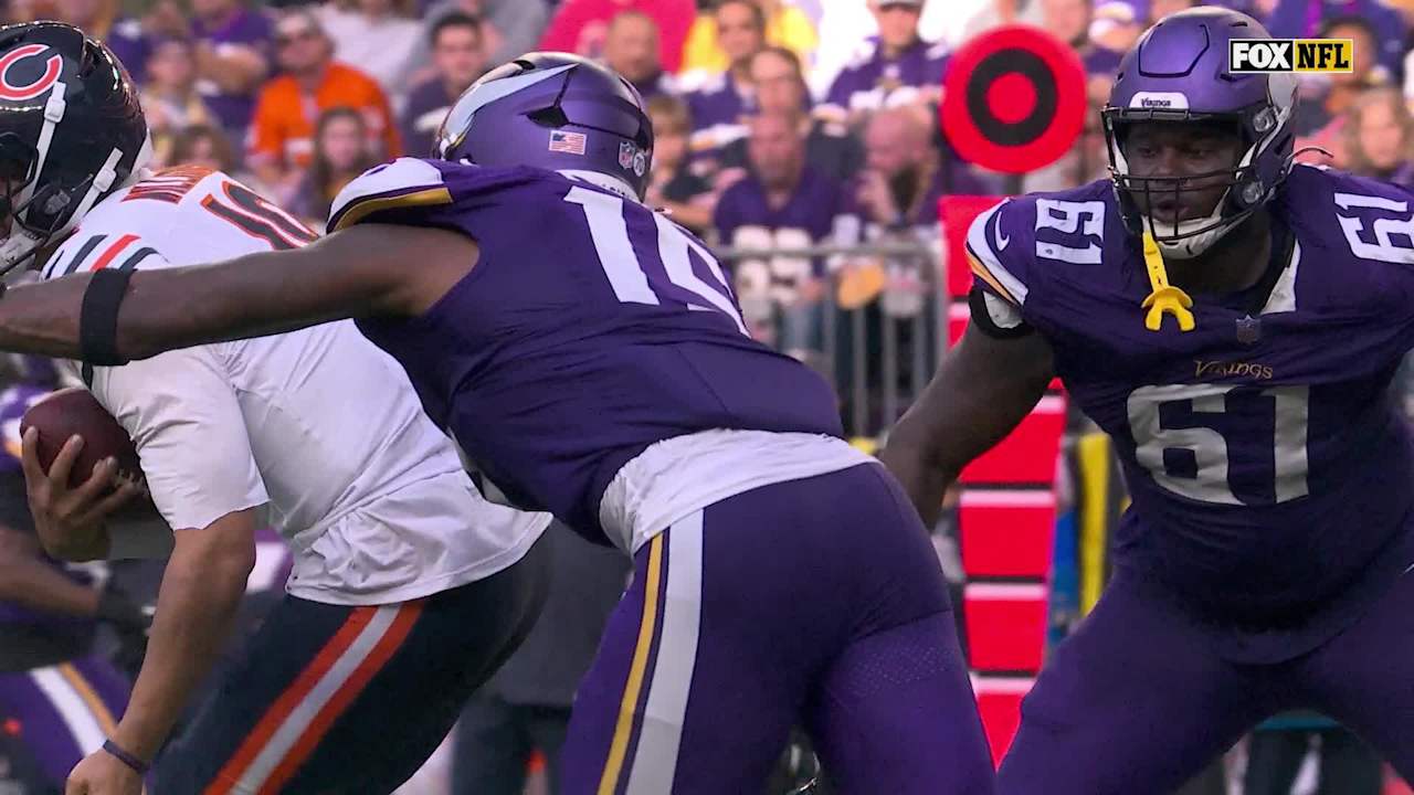 Dallas Turner Starts 4th Quarter With Sack Against Caleb Williams