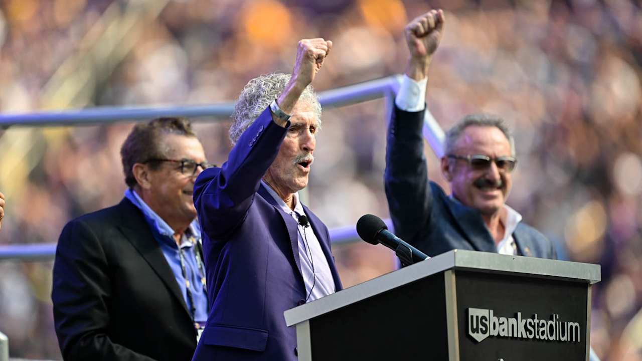 Bobby Bryant Inducted to Vikings Ring of Honor