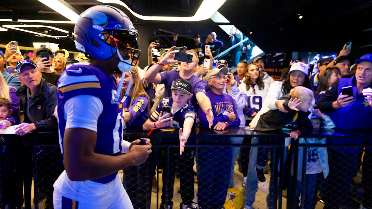 Vikings vs. Eagles Week 7 | Through The Lens