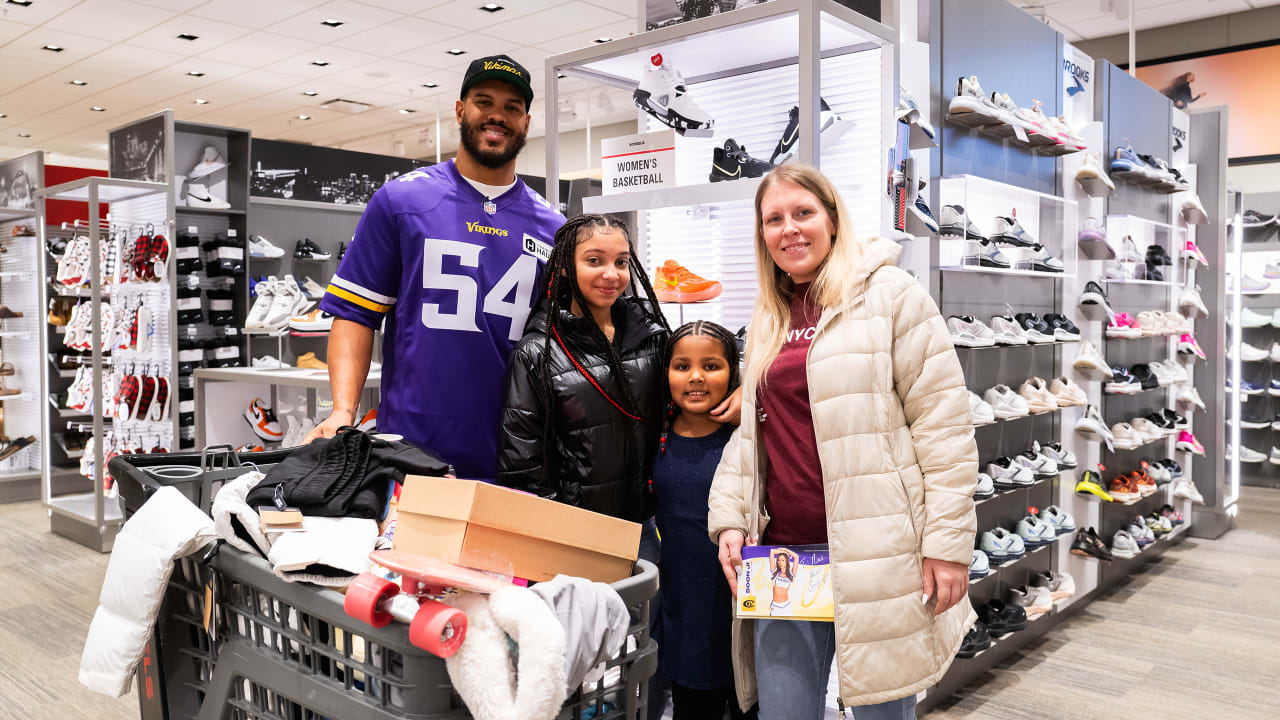 Vikings & SCHEELS Gift Holiday Shopping Sprees