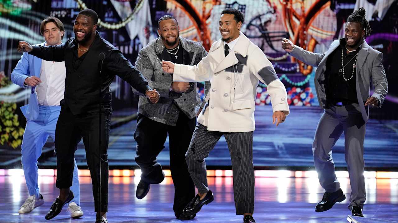 Camryn Bynum & Joshua Metellus Recreate Viral Celly with ‘White Chicks ...