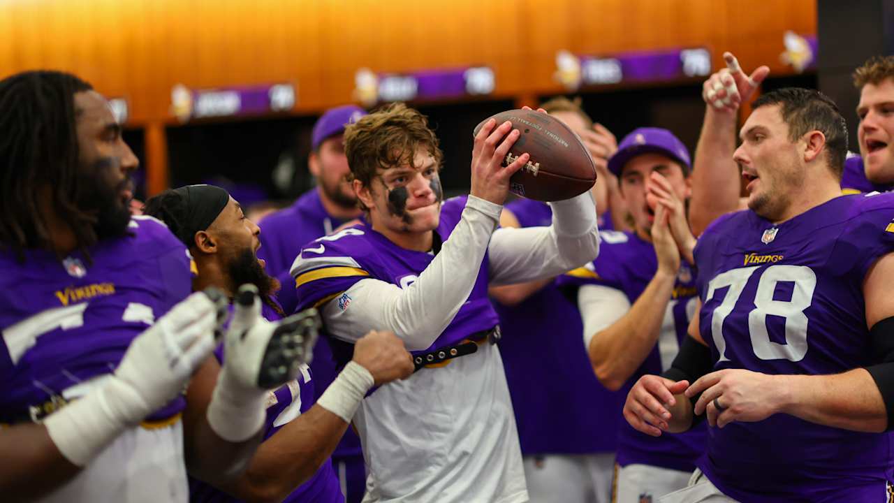 Vikings Locker Room Celebration Photos From Win Over Commanders