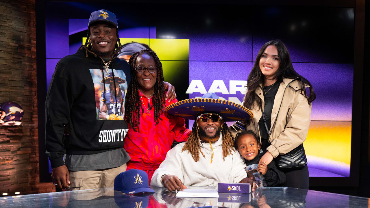 First Day in Minnesota: Vikings Sign Contracts & Tour TCO Performance ...