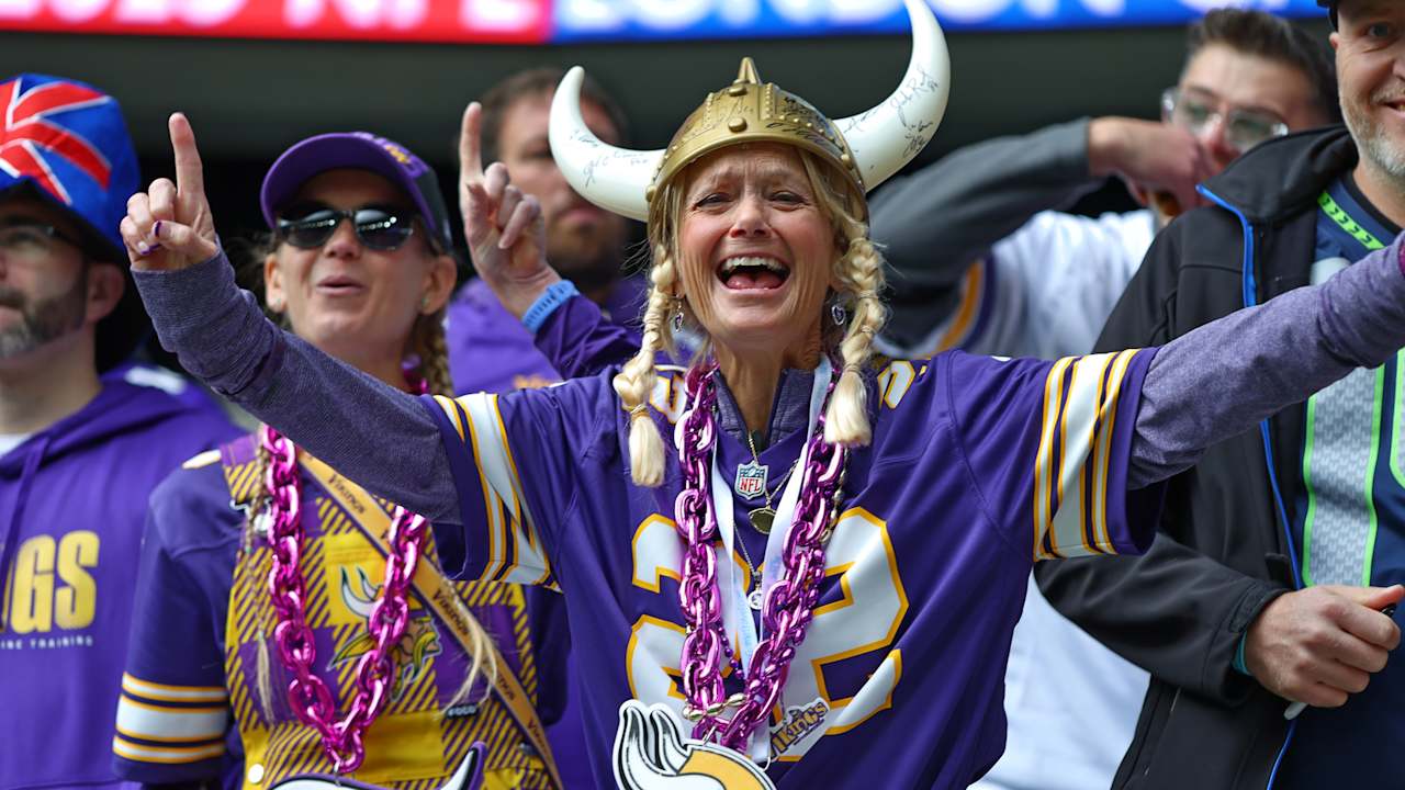 Vikings Fans Cheer at Tottenham Hotspur Stadium