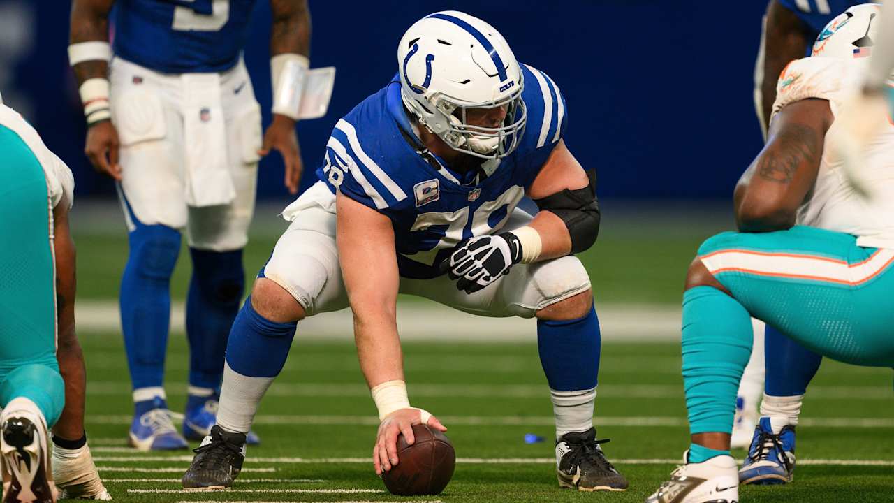 Photos: Center Ryan Kelly