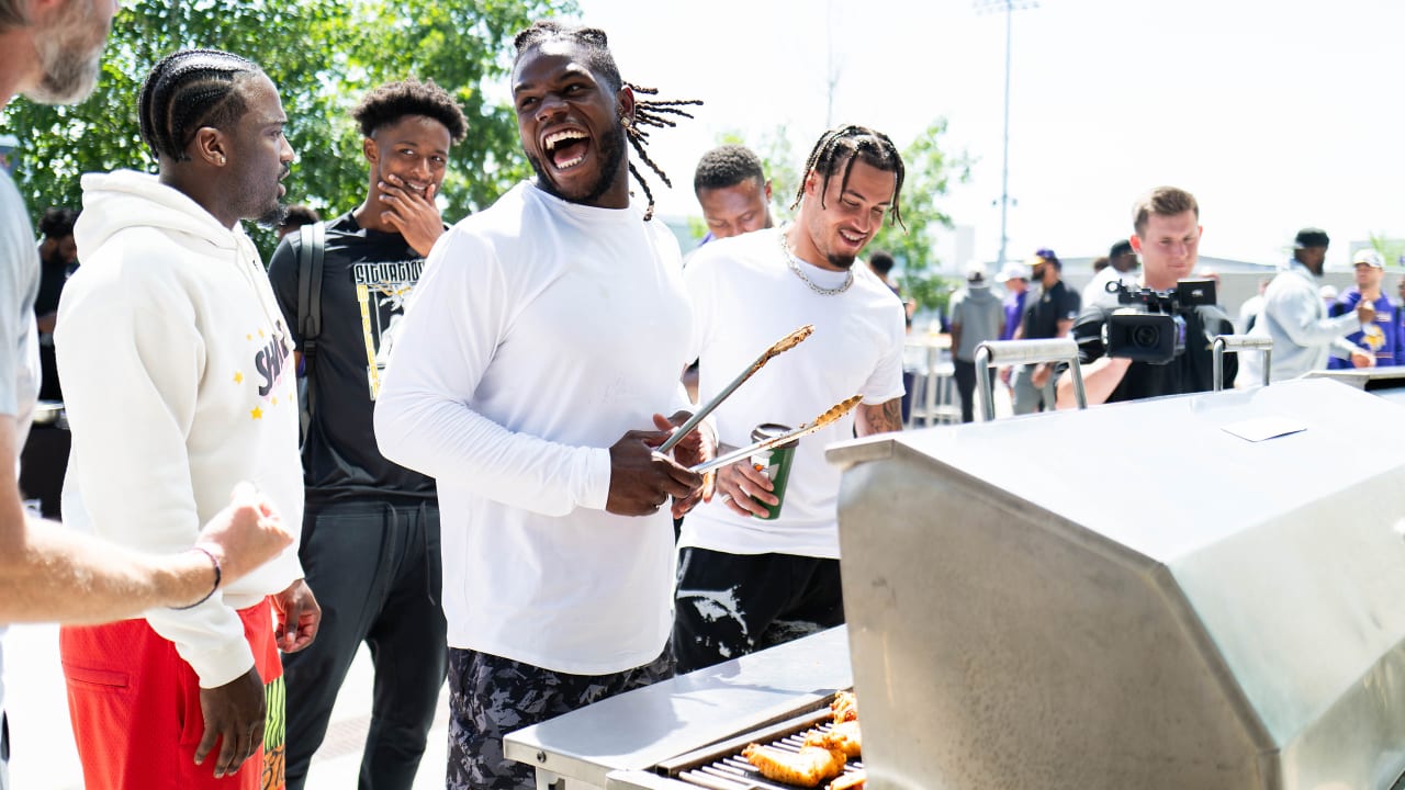 Vikings Players Battle in 'Top Chef' Challenge