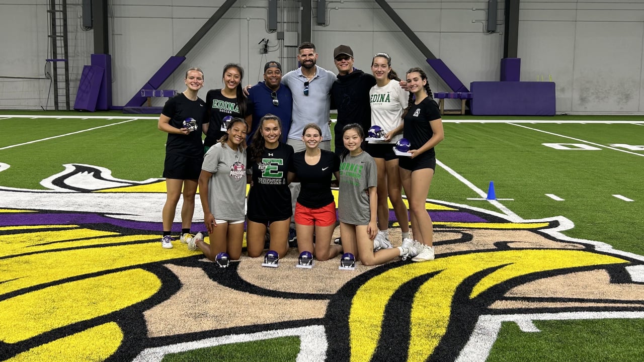 Edina Girls Flag Football Heads to Hall of Fame Tourney