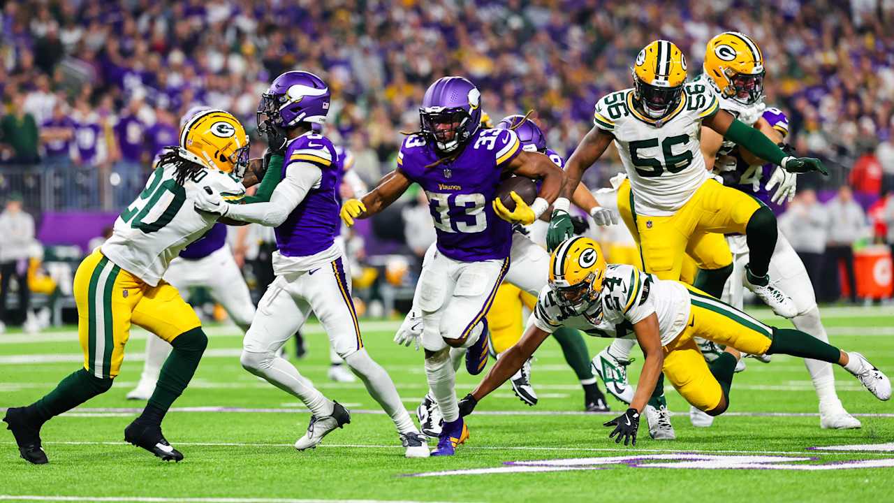 Justin Jefferson, Sam Darnold & Aaron Jones, Sr. Achieve Milestones in Week 17