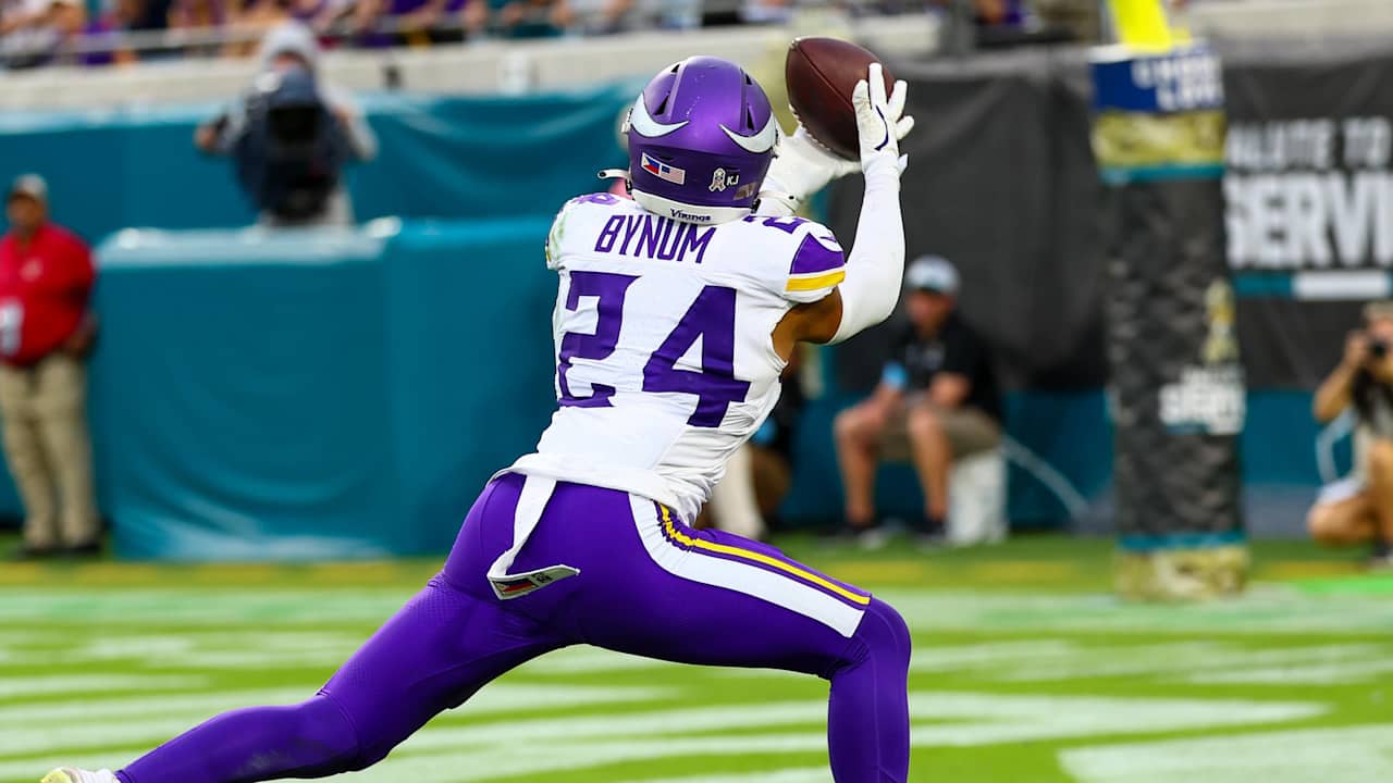 Bynum Helps Seal The Win With A Late Interception