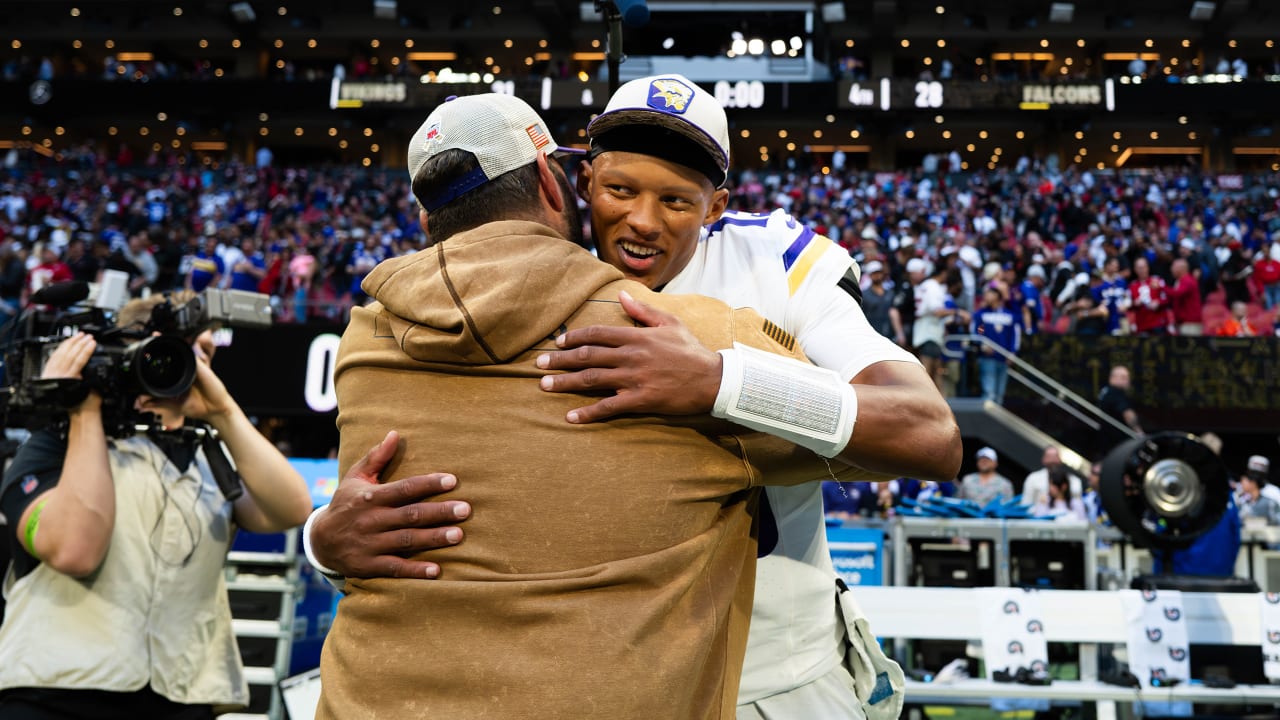 Timeline of Joshua Dobbs' First Week with the Vikings