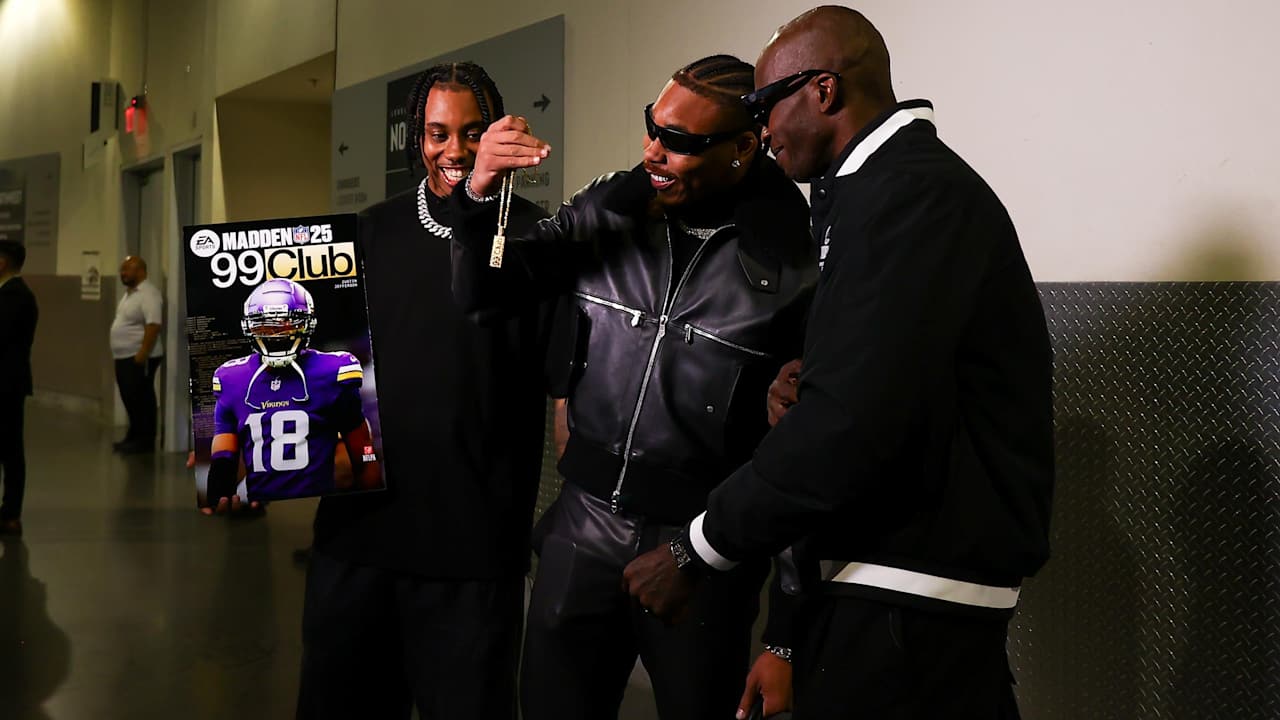 Vikings at Rams Week 8 Arrival Photos