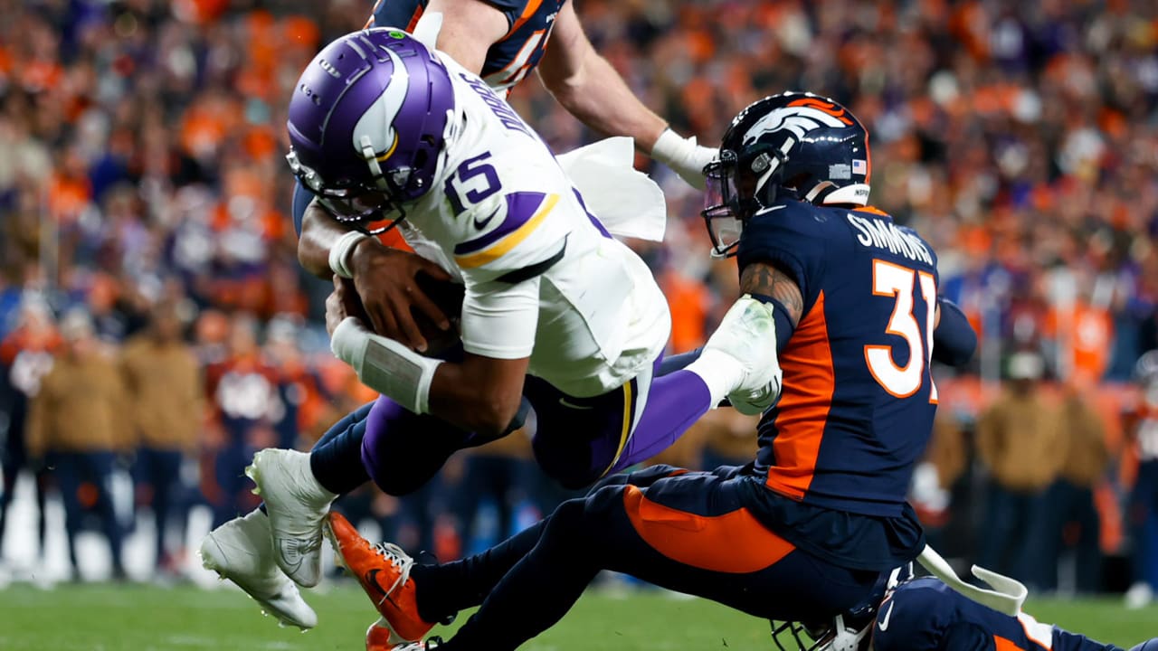 Dobbs Goes Up The Middle For Another Rushing Touchdown