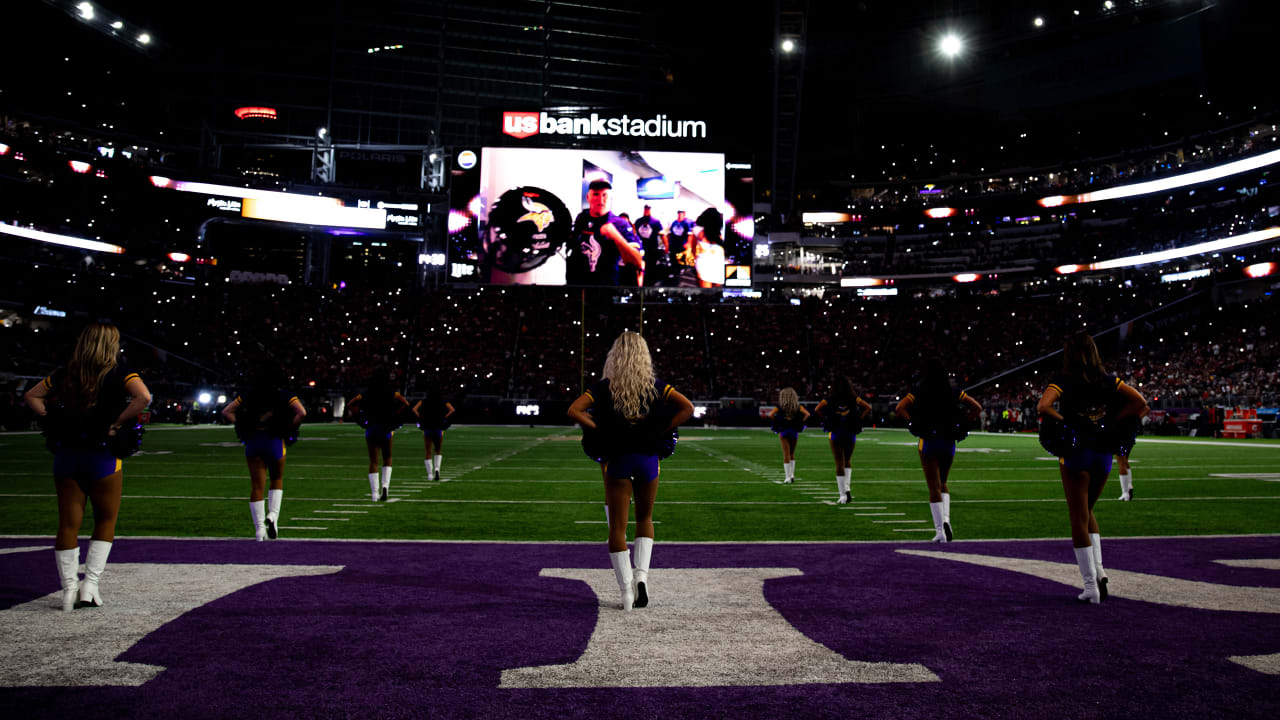 Minnesota Vikings Cheerleaders Gameday Photos - Regular Season - Week 7 ...
