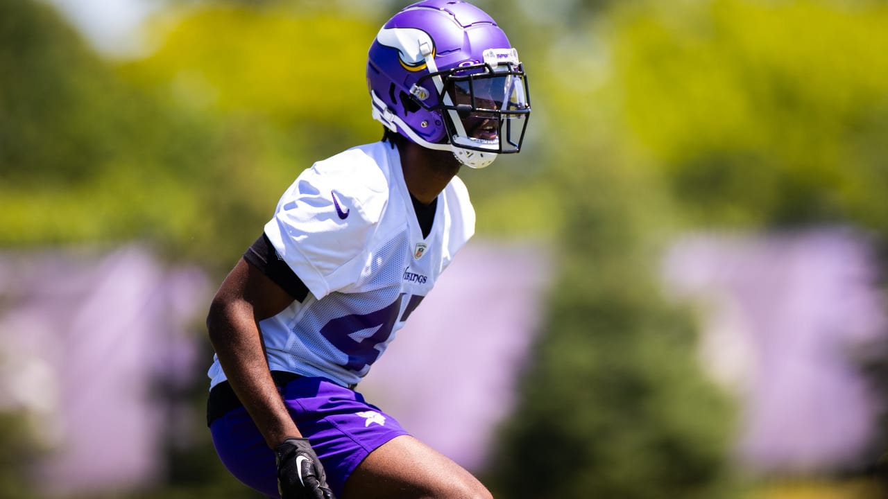 Rookie Dwight McGlothern Drawing Lessons from Long-Admired Vikings