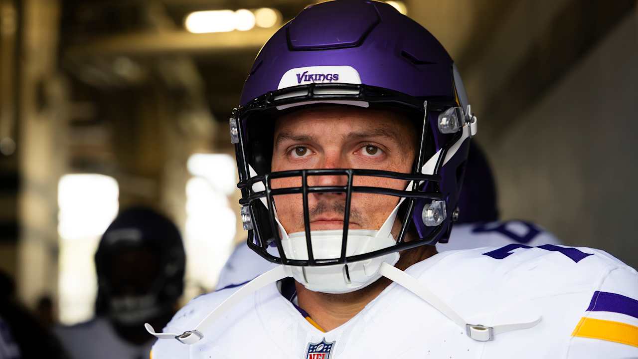 Place Center Ryan Kelly on IR, Sign Henry Byrd in Week 17 Roster Moves