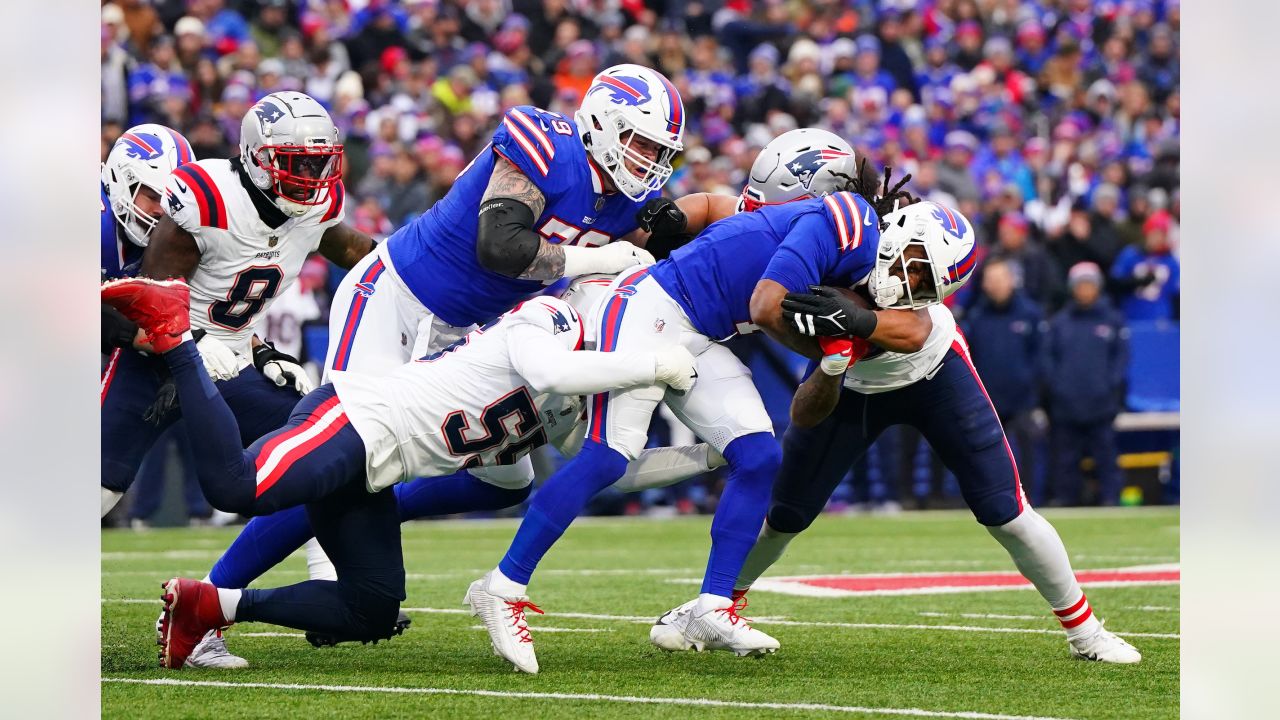 SUPPORTING ATHLETES ON AND OFF THE FIELD - Mueller Sports Medicine