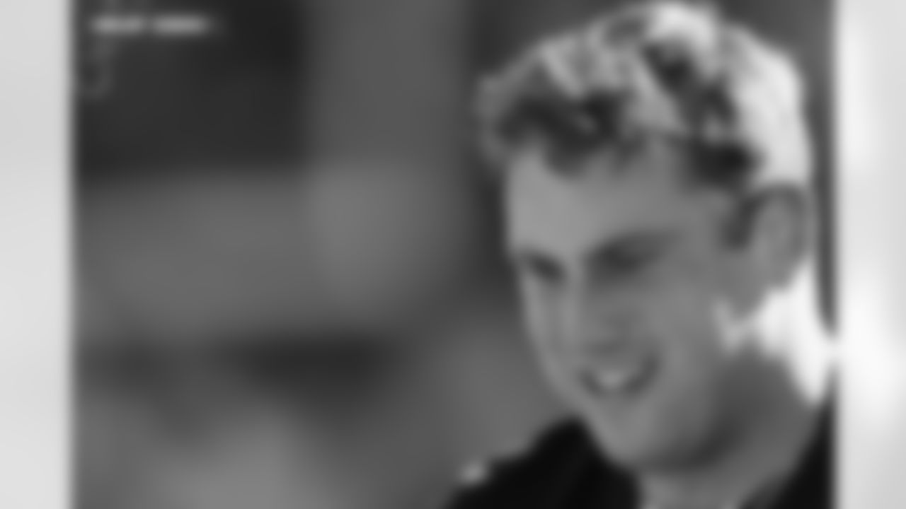 Pregame photos: Broncos warm up for Divisional Round playoff game vs. Bills