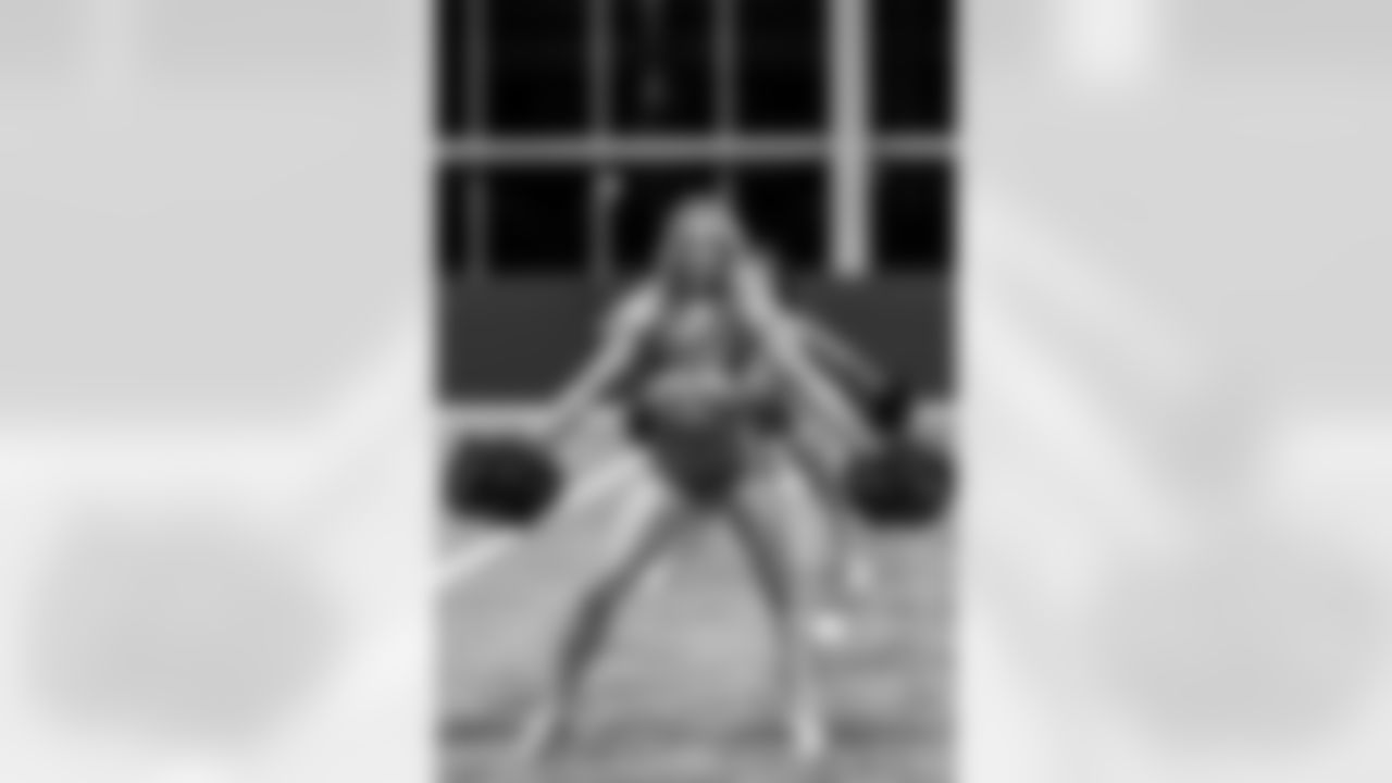 Bucs Cheerleaders Field Rehearsal | Panthers vs. Bucs Week 18 2025 Season