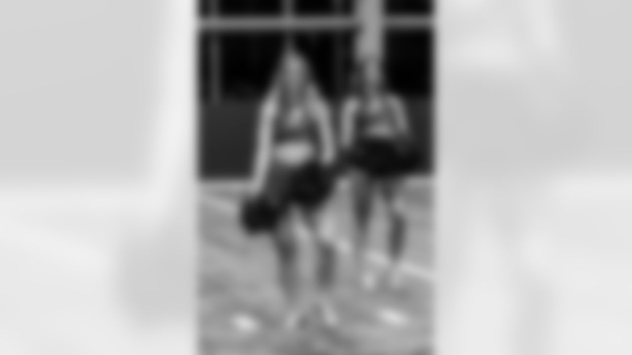 Bucs Cheerleaders Field Rehearsal | Panthers vs. Bucs Week 18 2025 Season