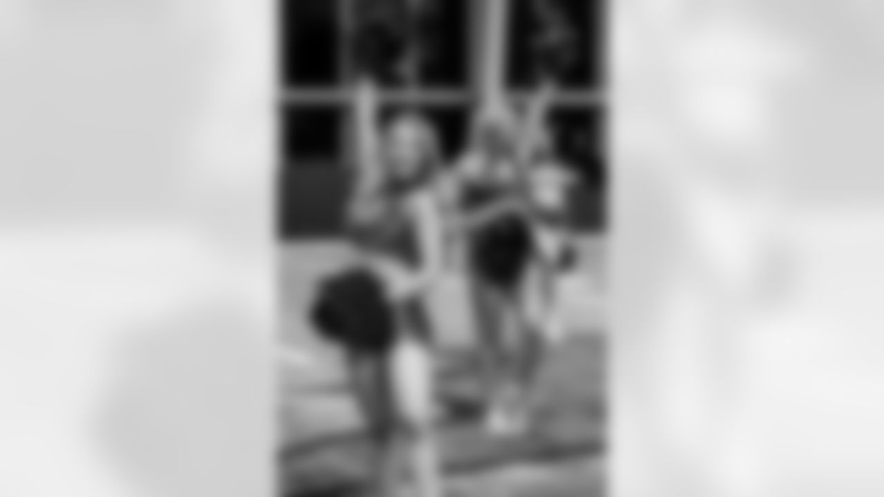 Bucs Cheerleaders Field Rehearsal | Panthers vs. Bucs Week 18 2025 Season